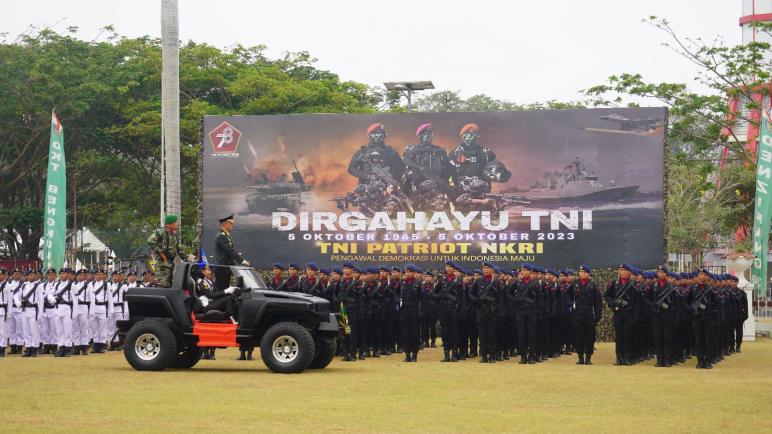 Semarak Upacara HUT TNI Ke-78 Tahun 2023: Parade dan Defile | Teropong ...