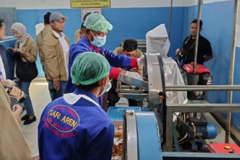 UMKM Sari Aren: Gula Lokal, Rasa Global, dan Harapan Masa Depan ...
