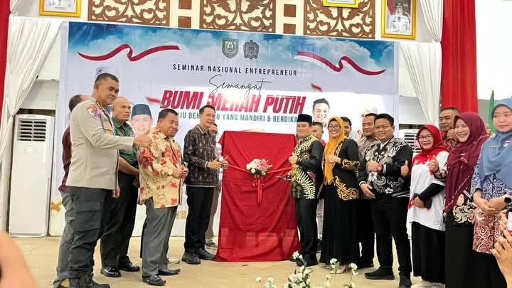 Buku Bumi Merah Putih yang Terlupakan Diluncurkan, Angkat Sejarah ...